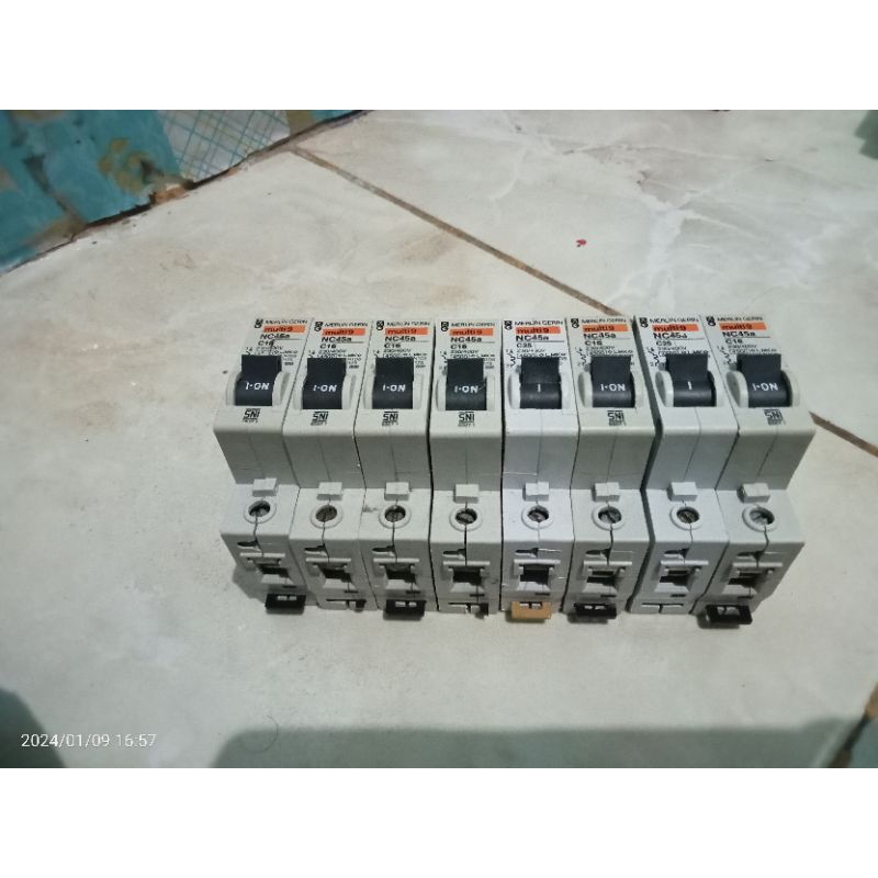 Jual MCB MERLIN GERIN HITAM SECOND | Shopee Indonesia