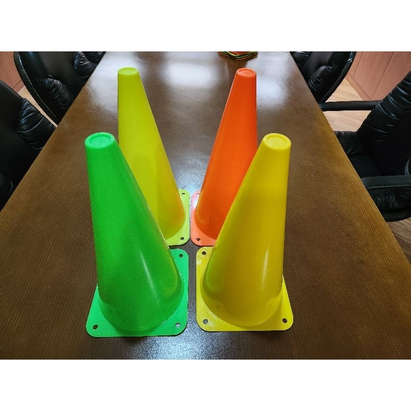 Jual CONES KERUCUT PLASTIK ELASTIS BESAR 40CM K 16 A | Shopee Indonesia