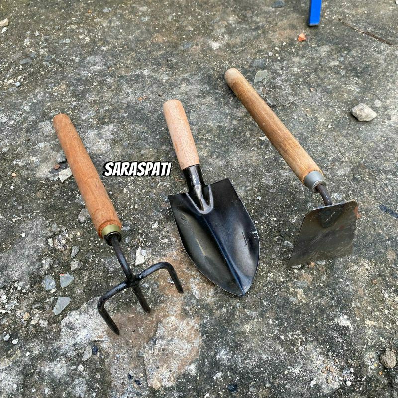 Jual Set alat Berkebun 3 Biji Sekop Cangkul garuk mini Gagang Kayu ...