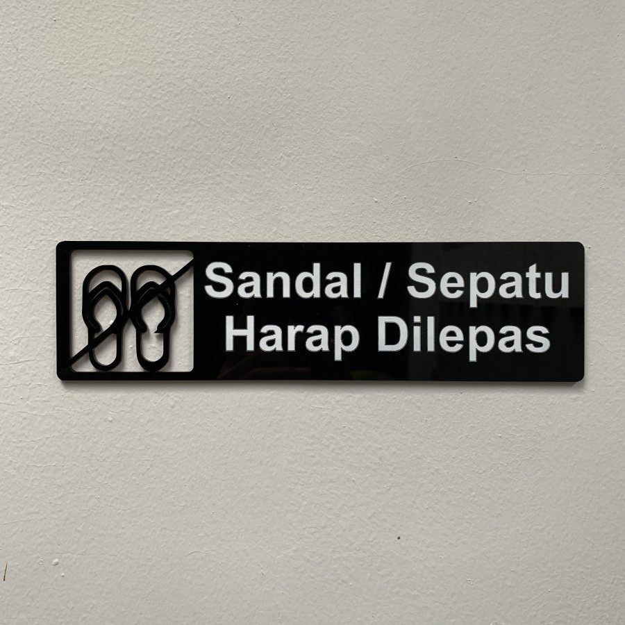 Jual Sign akrilik penanda harap lepas sepatu/sandal ukuran 8x28cm ...