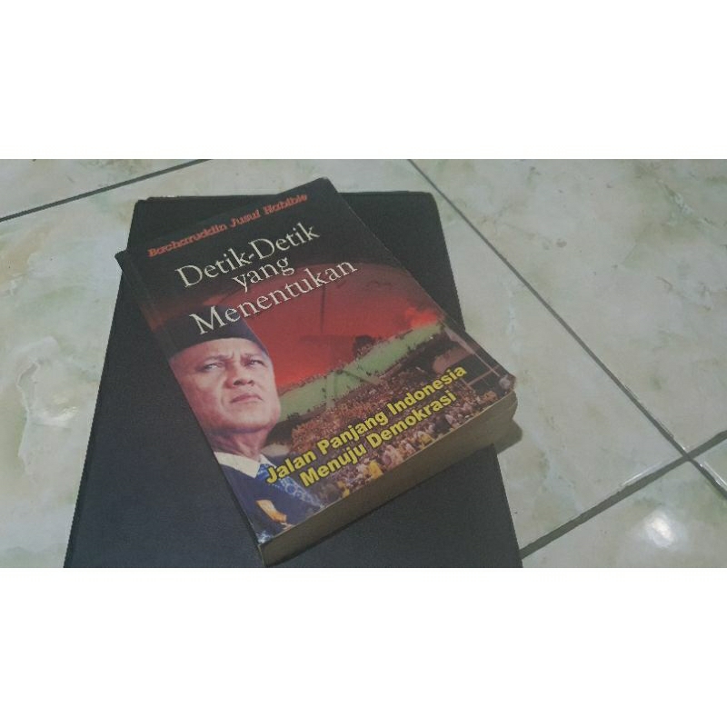 Jual Buku Detik-detik Yang Menentukan Ada Tanda Tangan Asli Bapak Bj ...