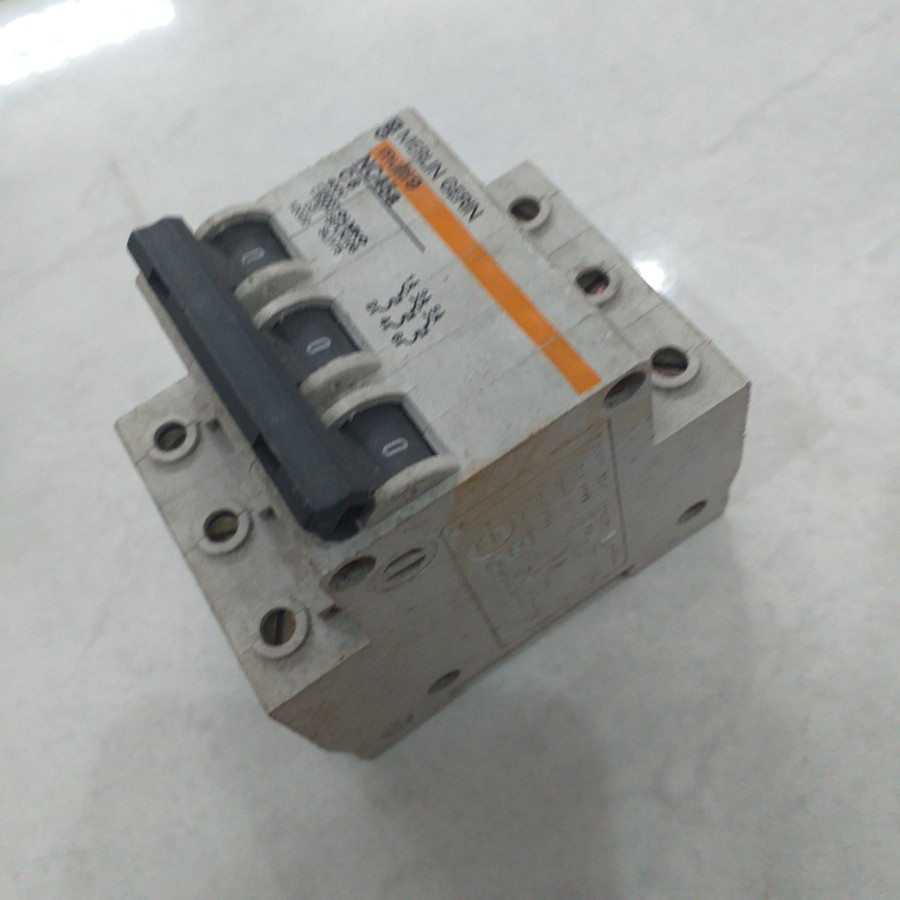 Jual MCB Merlin Gerin MG 3 Phase Pas Multi 9 PLN 6A 6 ampere PROMO topp | Shopee Indonesia