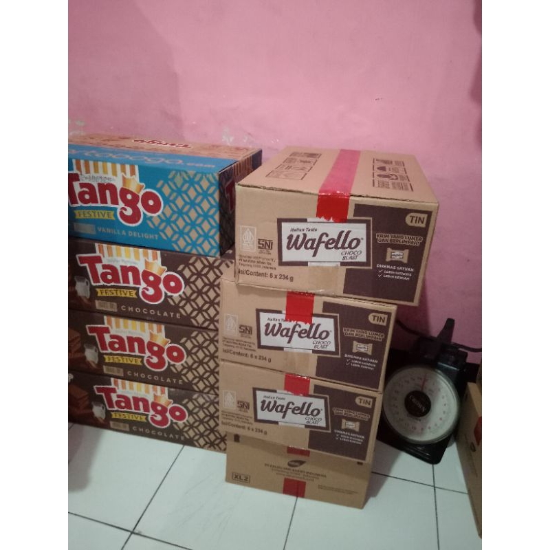 Jual wafer Roma tango kemasan kaleng | Shopee Indonesia