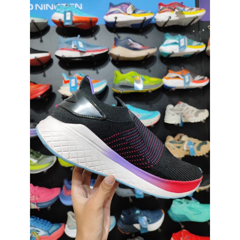 Jual 910 nineten Sepatu lari /Running original / FLASH SALE /910 ...