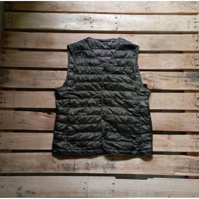 Jual rompi Vest bulang buttoned Uniqlo Army | Shopee Indonesia