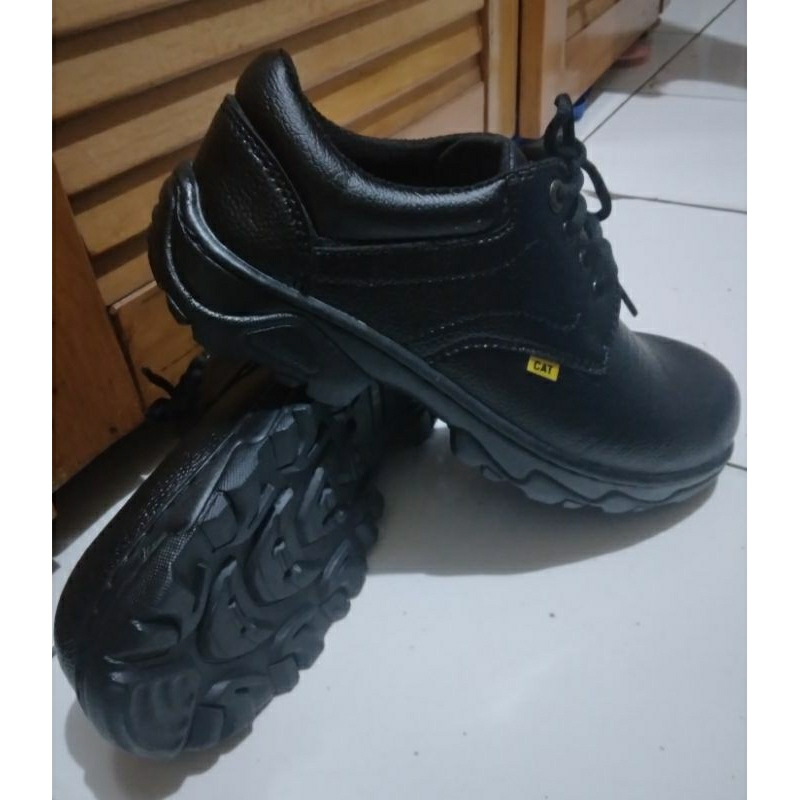 Jual sepatu safety model baru sol sudah di jahit sekeliling | Shopee ...