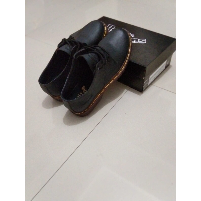 Jual Sepatu Docmart Pendek | Shopee Indonesia