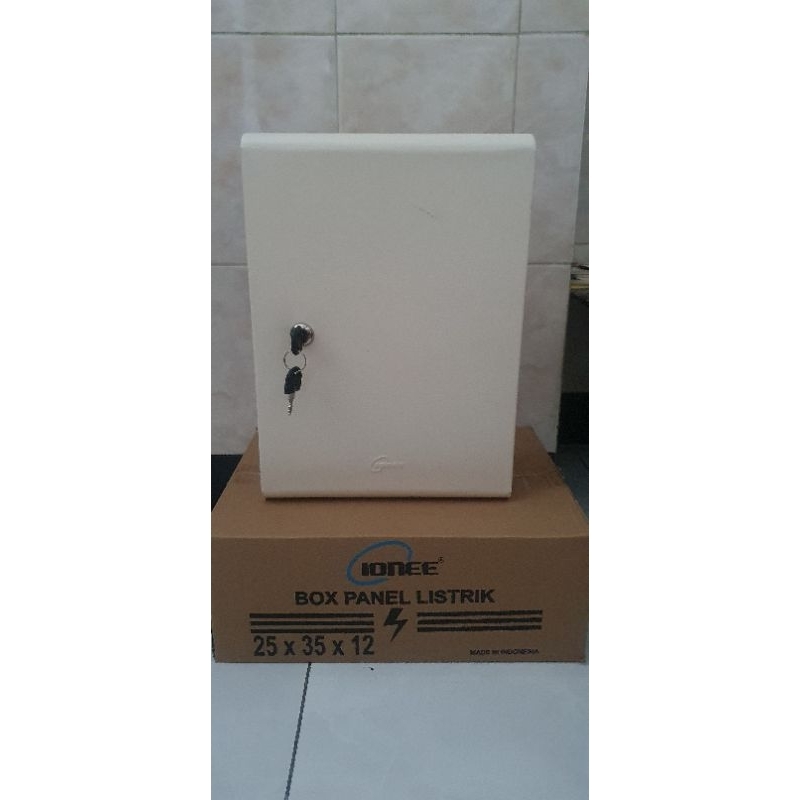 Jual Box Panel Listrik Kunci Putar 25x35x12 Ionee | Shopee Indonesia