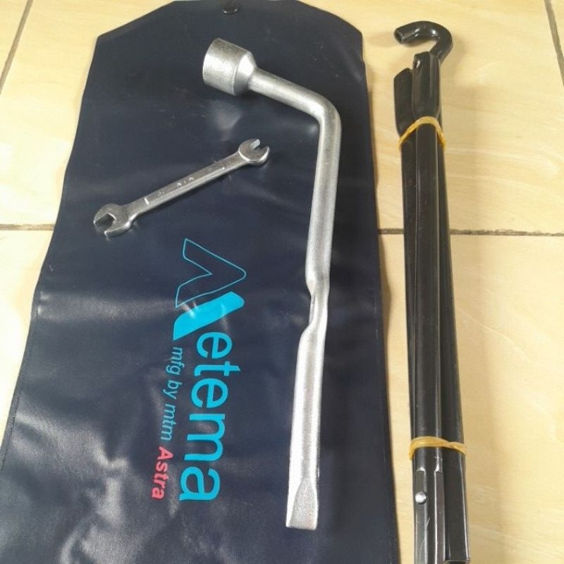 Jual Paket kunci ban TW21 dan Putaran dongkrak Fortuner/Hilux/Innova ...