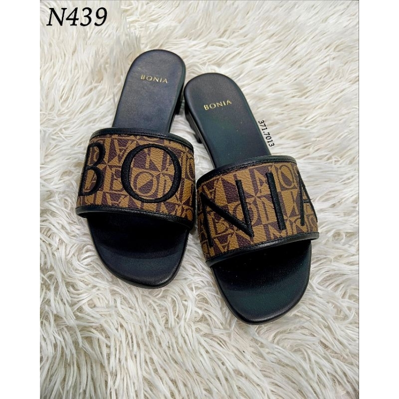 Jual sandal teplek bonia original flat shoes hitam monogram new arrival ...