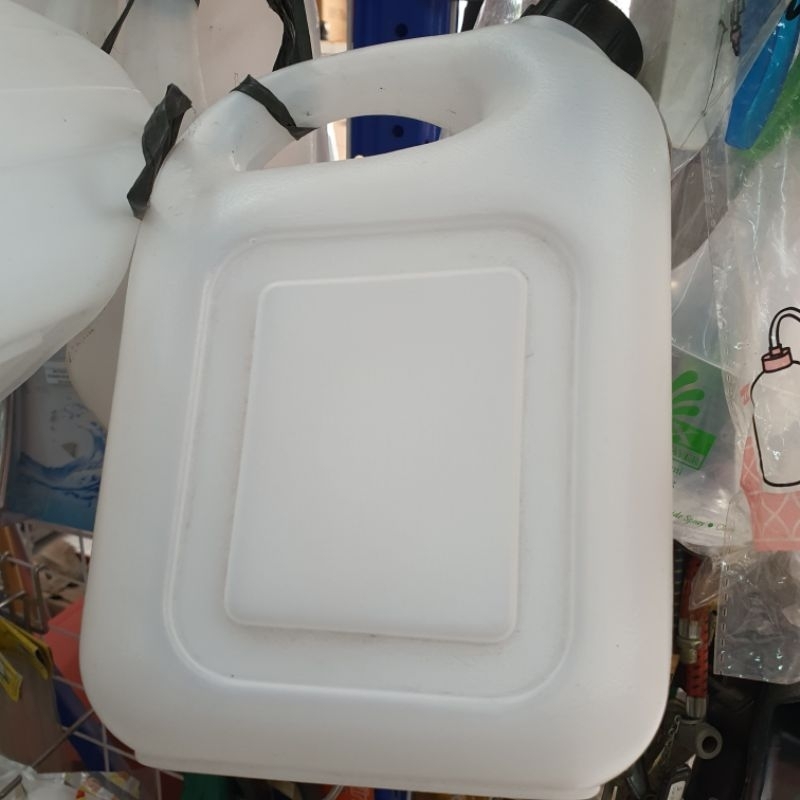 Jual Jerigen 2 liter / jerigen plastik 2liter jerigen 2liter | Shopee ...