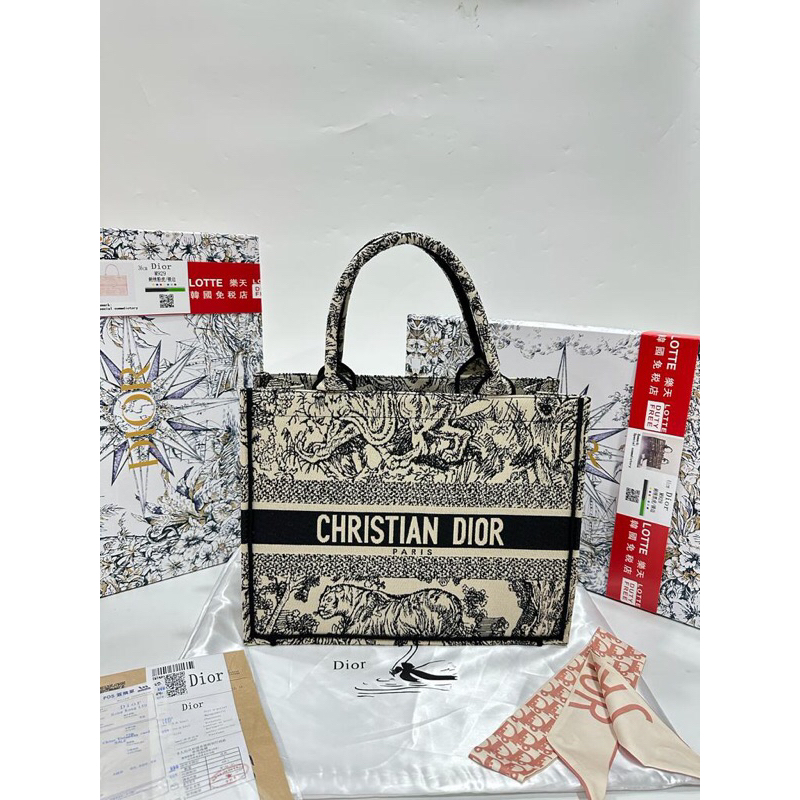 Jual TAS DIOR TOTE BOOK TIGER OBLIQUE MEDIUM SIZE | Shopee Indonesia