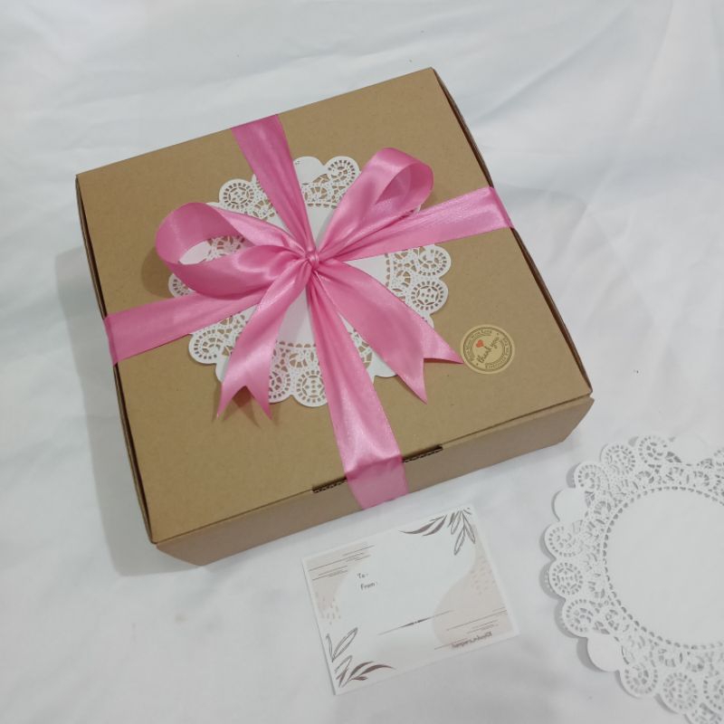 Jual Hampers Snack Box Jajanan / Gift Wisuda Ulang Tahun Request Ucapan ...