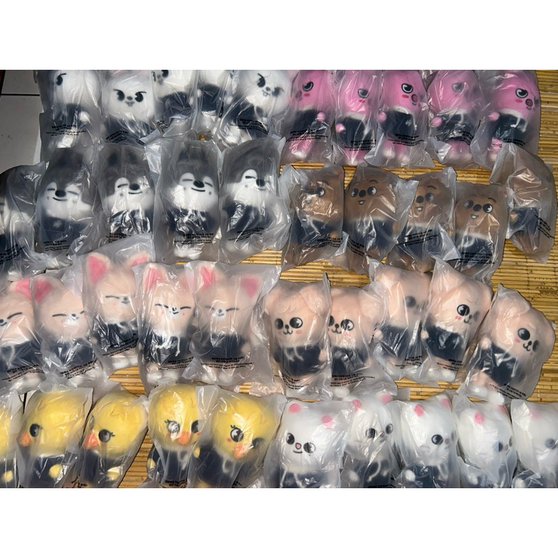 Jual ready stock skzoo mini pulshie magic school wolfchan leebit ...