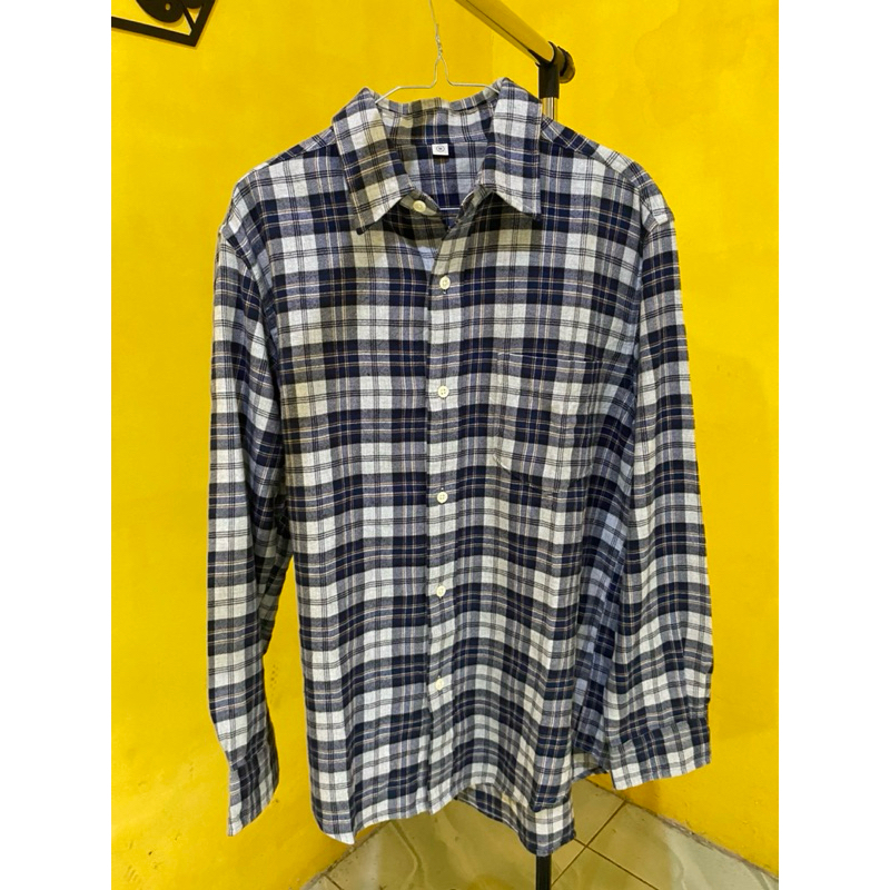 Jual barang second original // flanel uniqlo | Shopee Indonesia