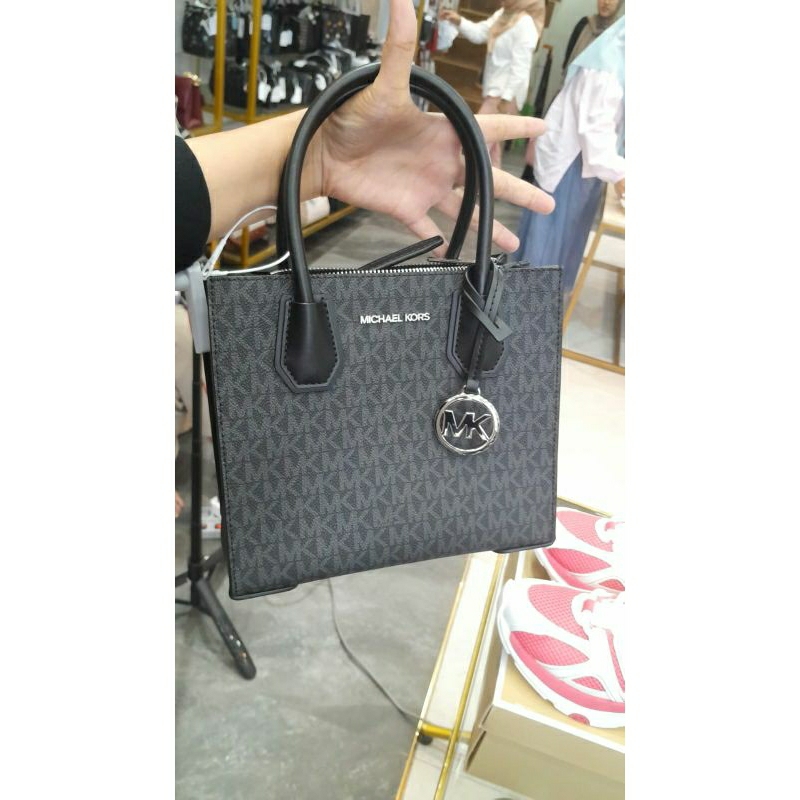 Jual NEW MK MERCER MEDIUM SIGNATURE BLACK | Shopee Indonesia