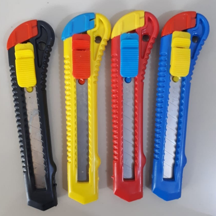 Jual Cutter Besar TACO 88 SATUAN Big Knife Warna RANDOM Iris Ukuran ...