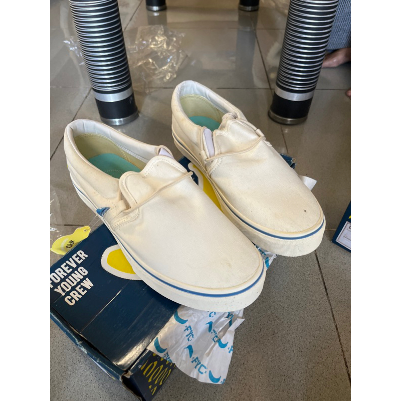 Jual SEPATU FYC DWARF BROKEN WHITE | Shopee Indonesia