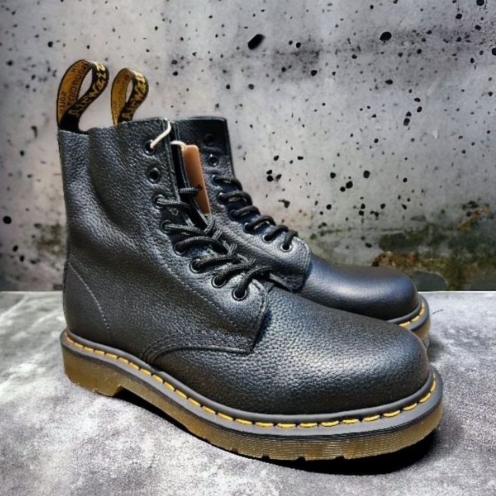 Jual Sepatu Boots Pria Docmar 1460 Black Pascal Virginia Leather Boots ...