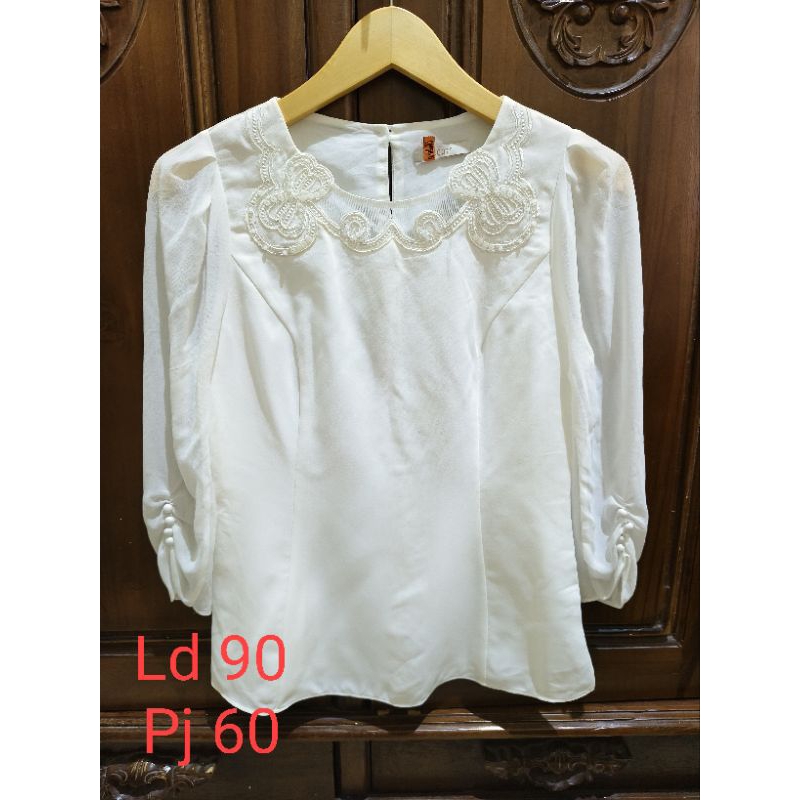 Jual KEMEJA DAN BLOUSE PUTIH WANITA PRELOVED | Shopee Indonesia