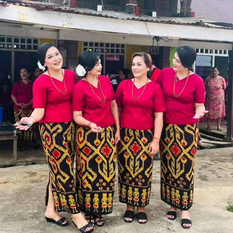 Jual baju setelan merah cerah baju tenun wanita adat toraja - baju ...