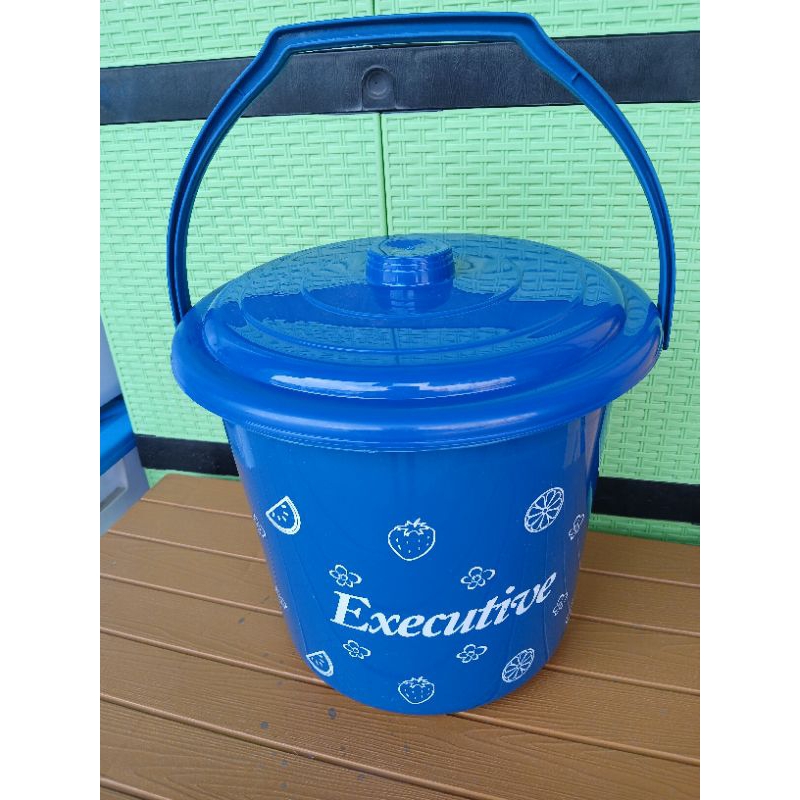 Jual Ember plastik murah / ember tutup 4 galon / ember warna diamond ...
