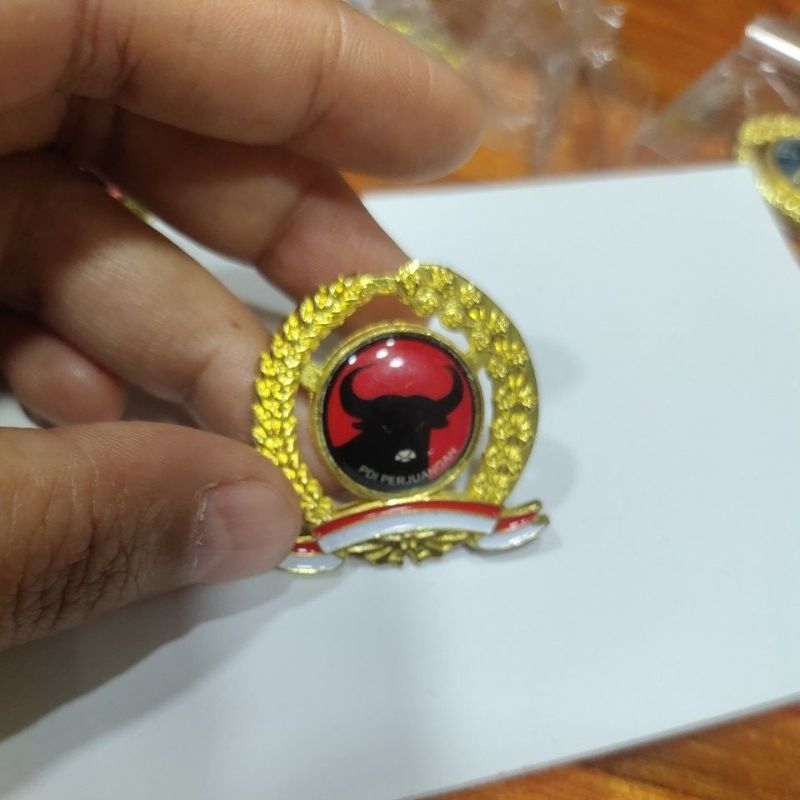 Jual pin partai pdip pdi perjuangan | Shopee Indonesia