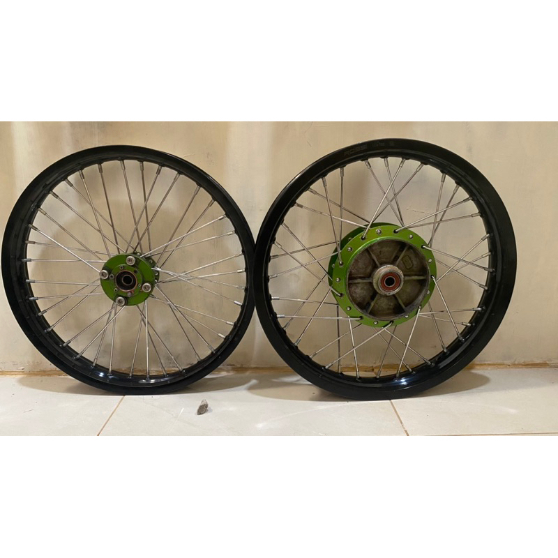 Jual velg ninja r/ss v rossi bekas pemakaian | Shopee Indonesia