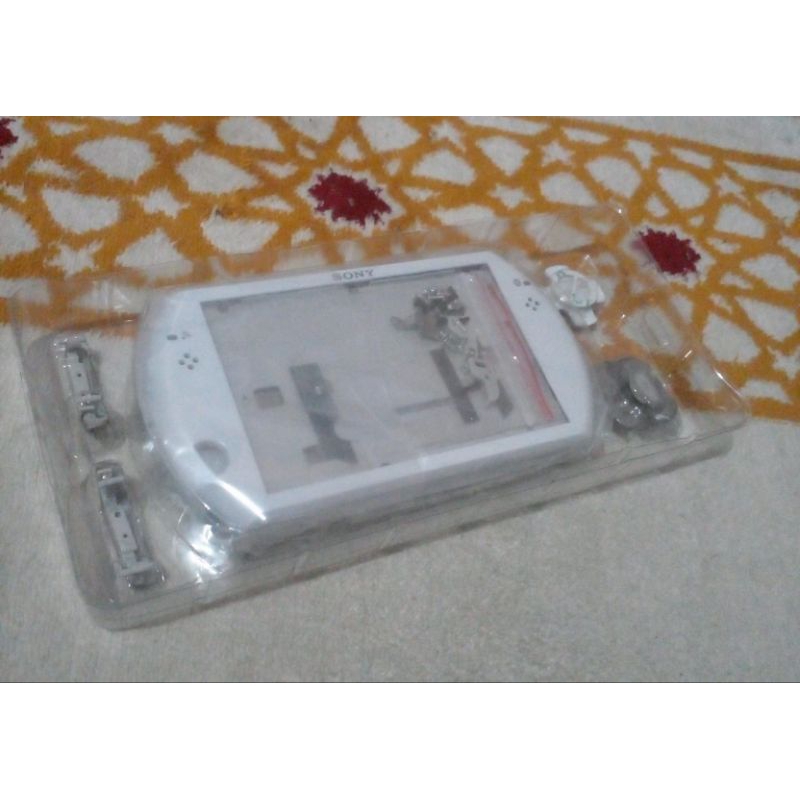 Jual Casing PSP Go 1 set fullset asli mulus original Baru dan baut ...