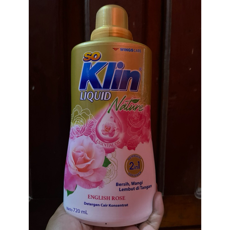 Jual Soklin Liquid Nature essential oil 2in1 detergent plus softener 720ml | Shopee Indonesia