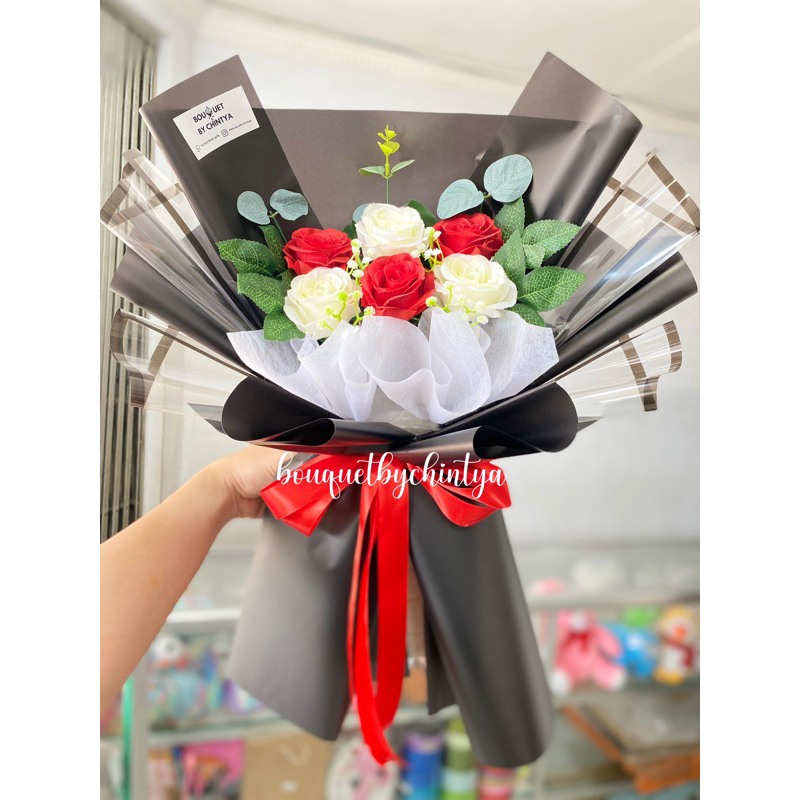 Jual BUKET BUNGA MAWAR MERAH PUTIH BUKET WISUDA KADO ULANG TAHUN BUKET ...