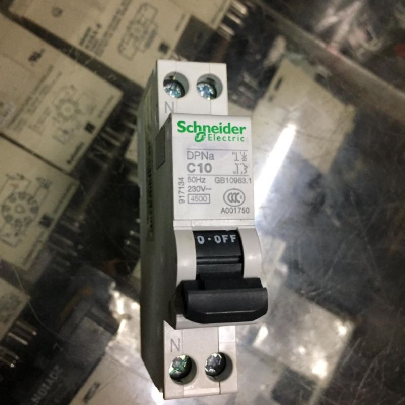 Jual elcb rcbo rccb schneider slim 10a DPNa 1p+N | Shopee Indonesia