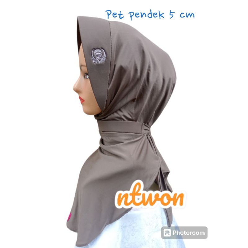 Jual JILBAB KEMHAN PAKAI LOGO PET KECIL 5 CM PREMIUM BISA CUSTOM MODEL ...