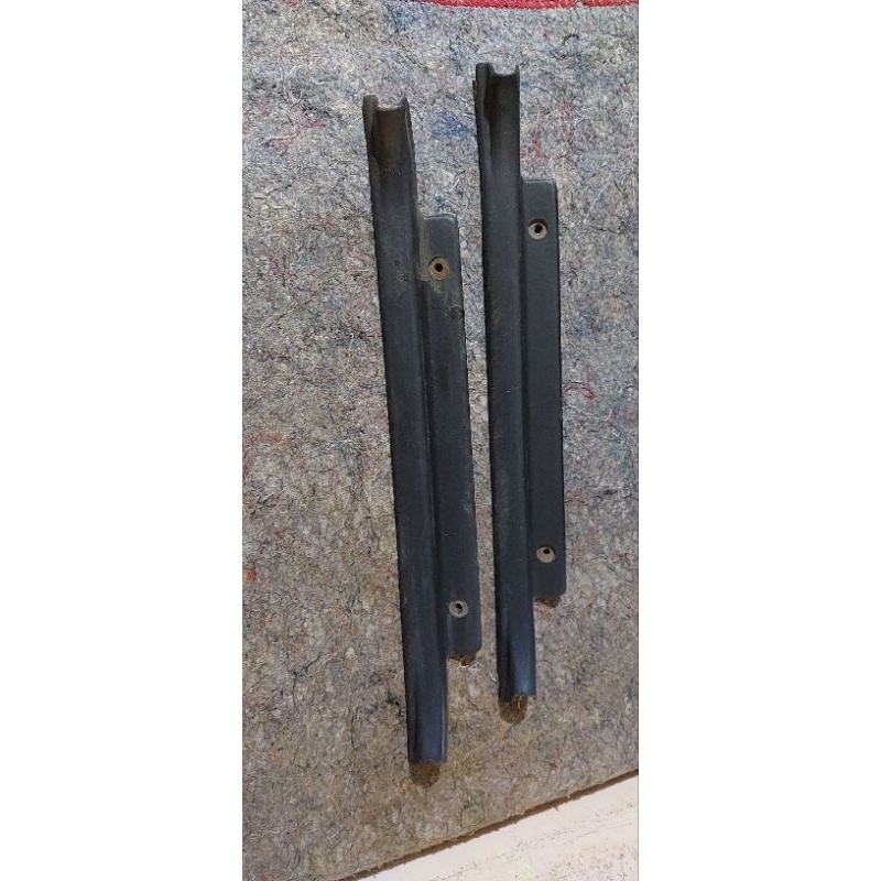 Jual List Penjepit karpet pintu belakang Starlet Kotak original ...