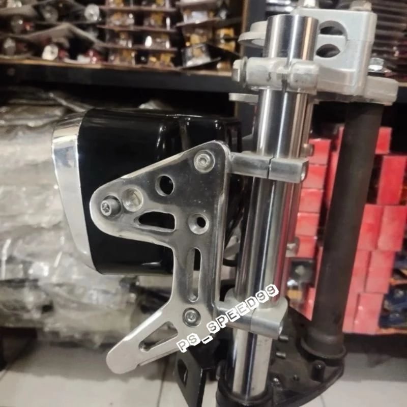 Jual breket kupingan dudukan lampu di as motor Yamaha RX king model ...