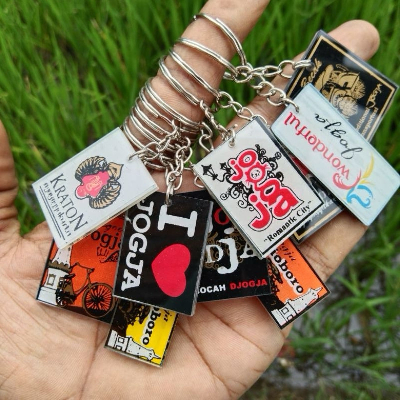 Jual Gantungan kunci 1 kodi ( isi 20 pcs ) Souvenir oleh-oleh khas malioboro yogyakarta ...