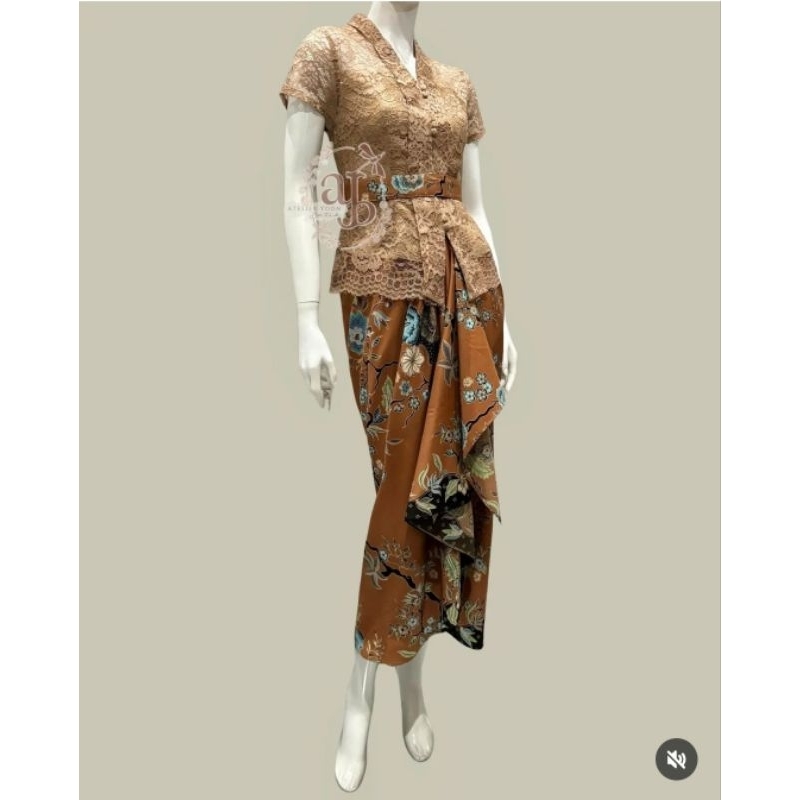 Jual Kebaya kancing double, rok BATIK lasso tumpuk, dan obi BATIK ...