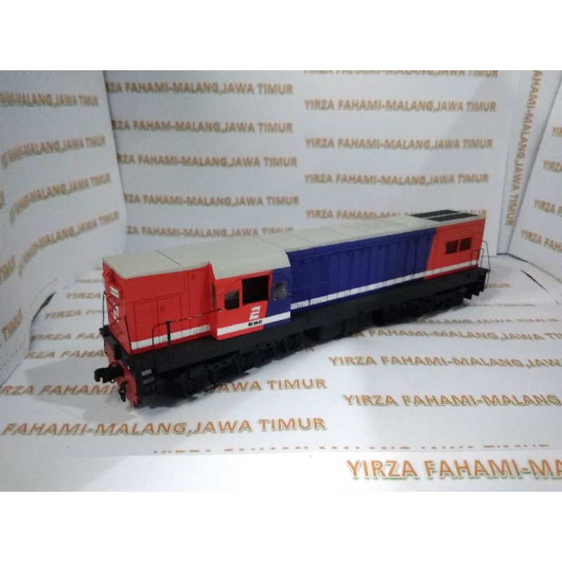 Jual Miniatur lokomotif kereta api Indonesia BB 200 livery perumka ...