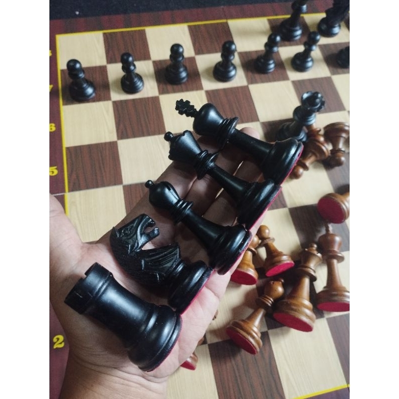Jual satu set catur kuda marah ( angry knight ) yaitu bidak + kantong ...