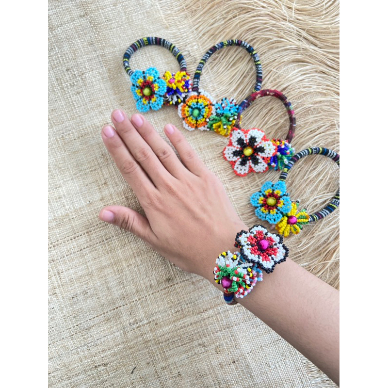Jual Manika Kaltim - Gelang Tali Bunga Manik Wanita Dayak Kalimantan ...
