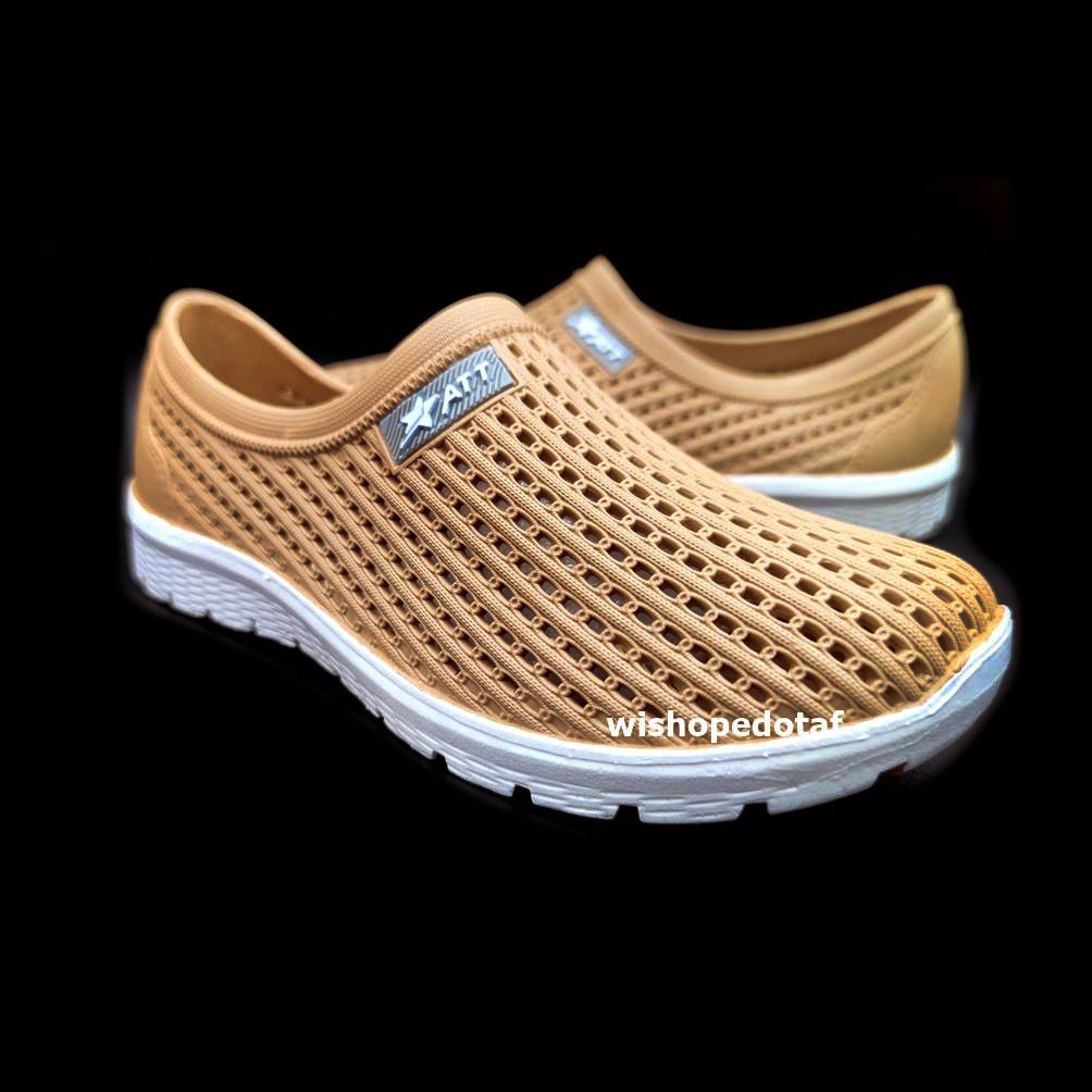 Jual Sepatu Hole Slip On air flow Soft Rubber Fashion Big Size | Shopee ...