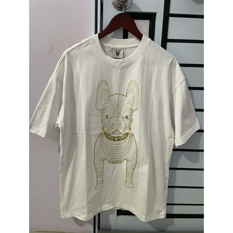 Jual LIFEWORK RADOG WHITE TEE ( GOLD RADOG ) | Shopee Indonesia