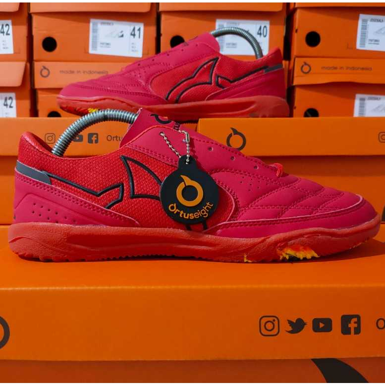 Jual Sepatu Futsal Pria Ortuseght Sepatu Olahraga Grade Ori Specs Alpha ...