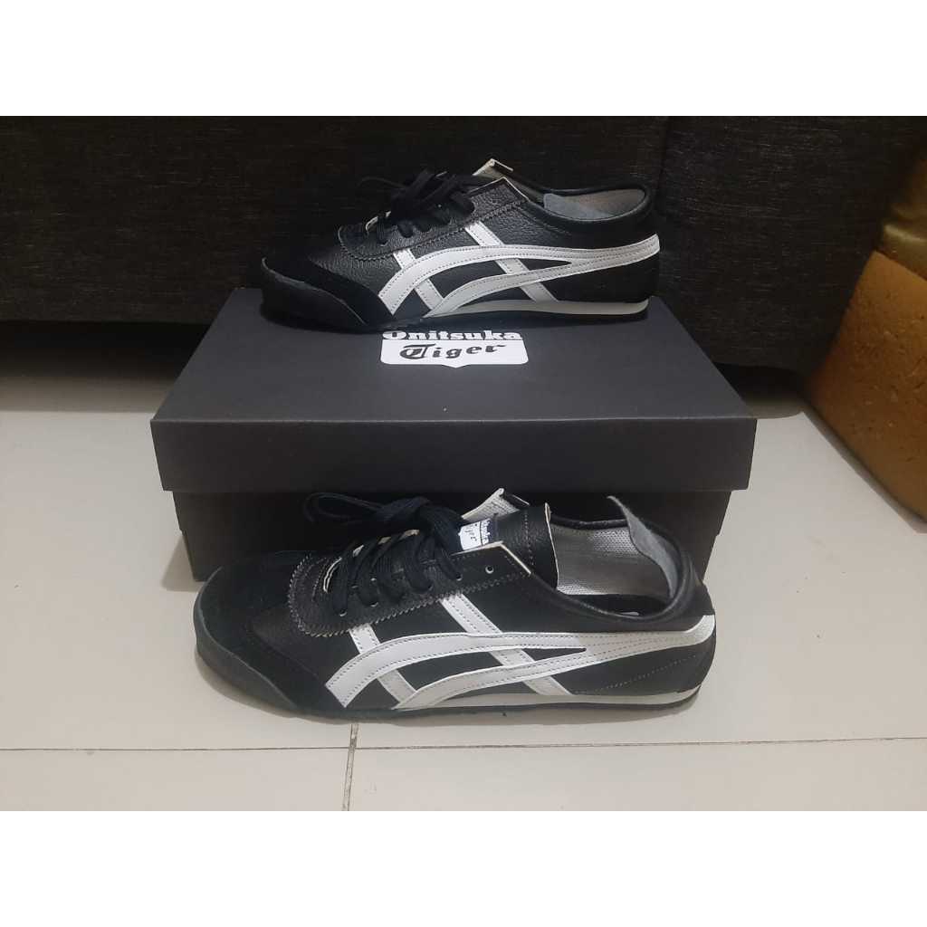 Jual Sepatu Onitsuka tiger Black white / orange | Shopee Indonesia