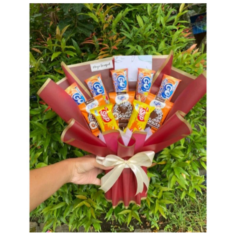 Jual BUKET SNACK BUKET JAJAN BUKET ULTAH BUKET WISUDA | Shopee Indonesia