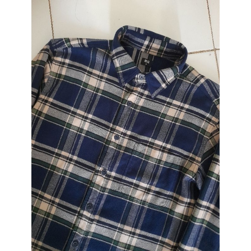 Jual flanel uniqlo hijau navy | Shopee Indonesia