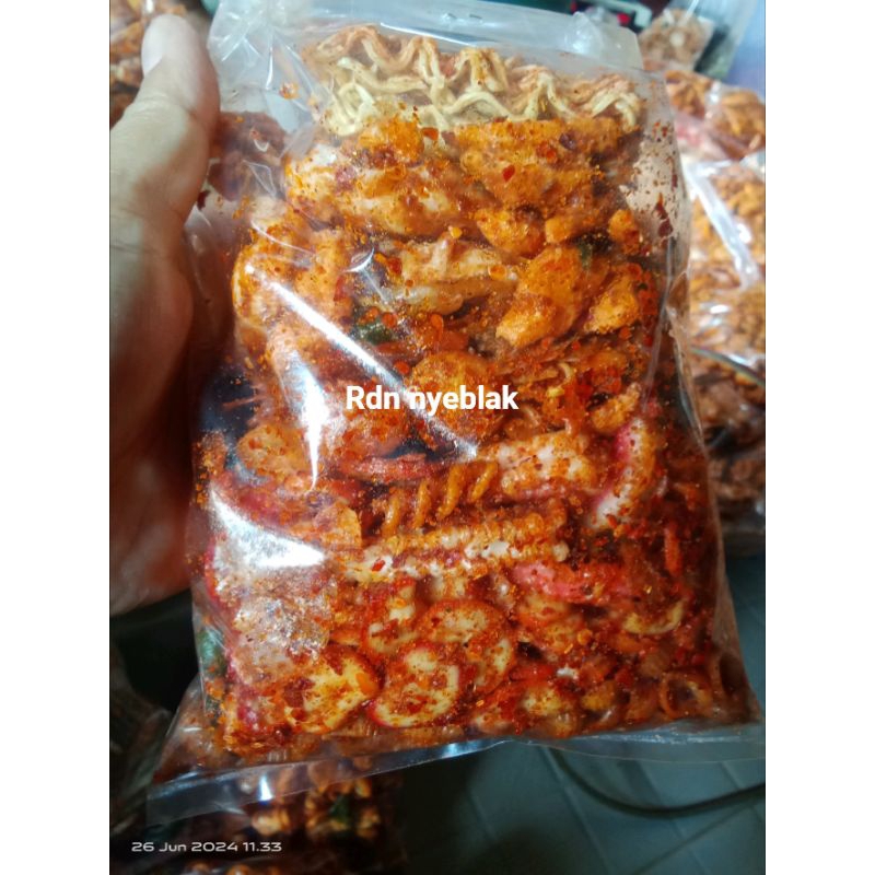 Jual seblak kering mix 250grm aneka seblak campuran dengan daun jeruk ...