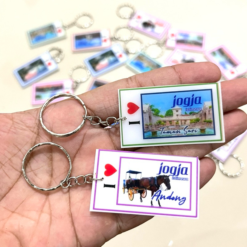 Jual 1 kodi ( isi 20 pcs) Souvenir Gantungan Kunci Akrilik Khas Wisata Jogja / Oleh-oleh khas ...