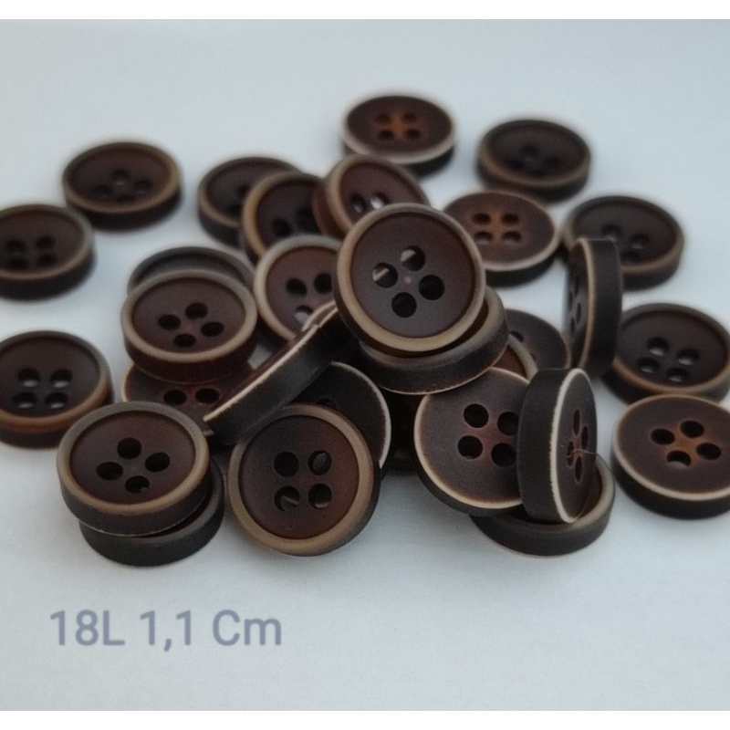 Jual 100 Pcs Kancing Kemeja coklat Gepeng Tebal 18L 1,1 cm kancing ...