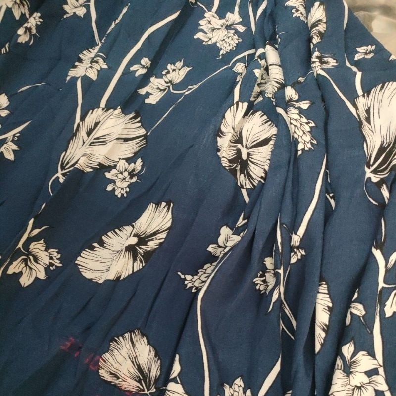 Jual KAIN KILOAN AIRFLOW MOTIF BUNGA NAVY UTUH | Shopee Indonesia